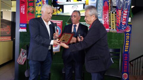 Entregado premio ABELARDO RAIDI a EVERARDO HERRERA en Costa Rica - AIPS ...